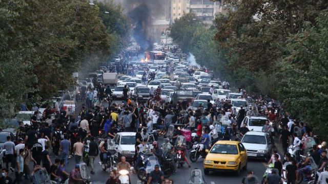 Protes Iran Memasuki Pekan Kedua, Ratusan Korban Berjatuhan